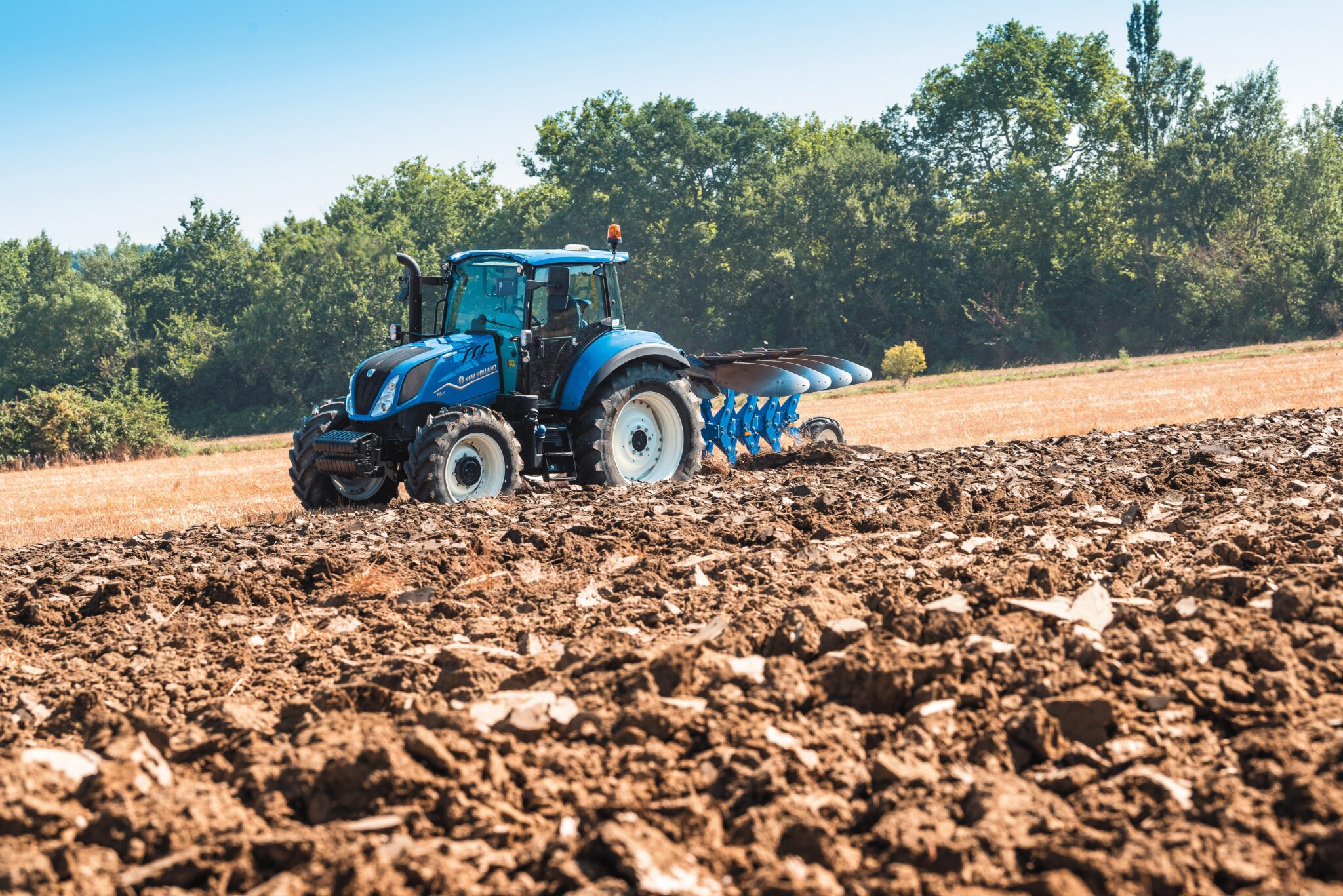 NEW HOLLAND T5 ELECTRO COMMAND RANGE｜日本ニューホランド株式会社